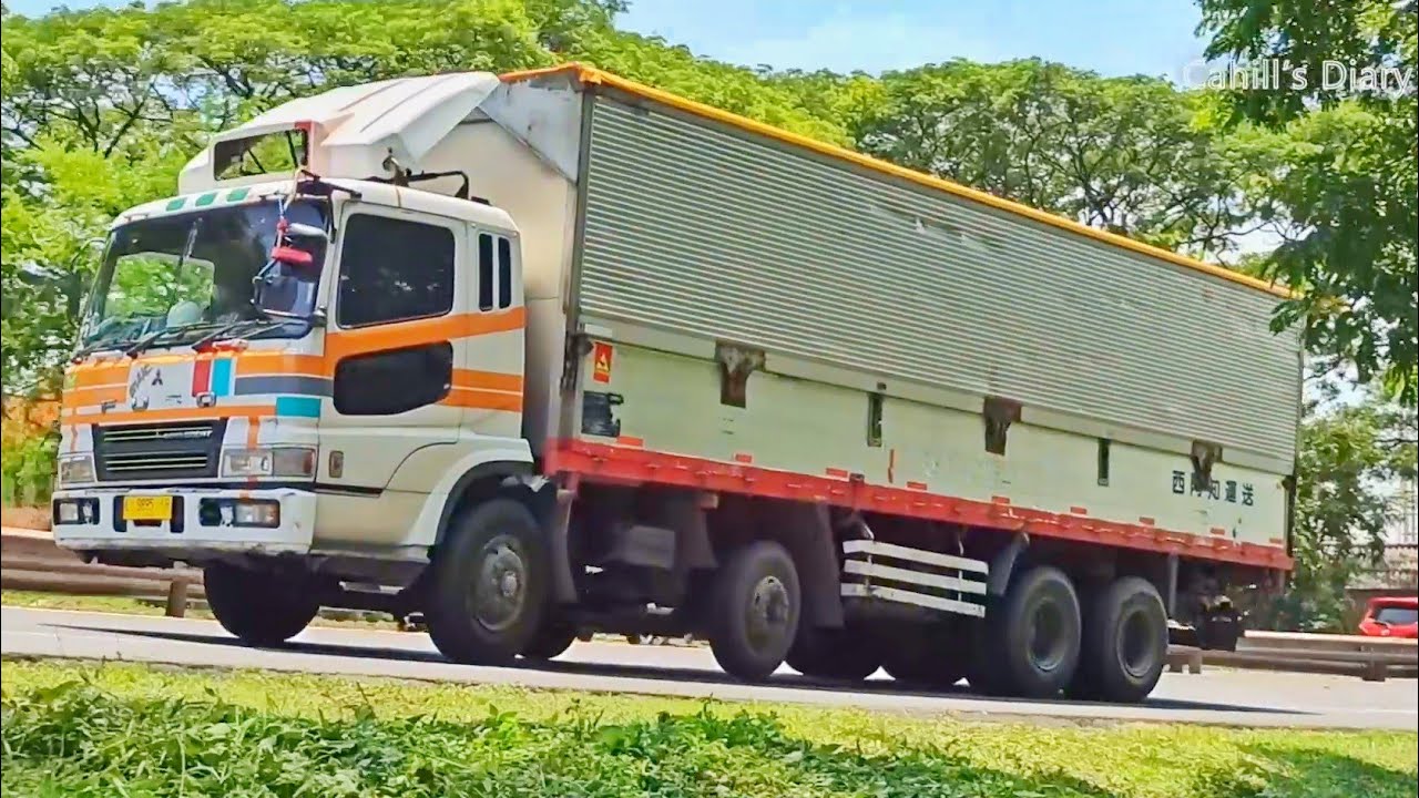 Truk Tronton Wingbox: Keunggulan dan Fungsinya dalam Industri Logistik